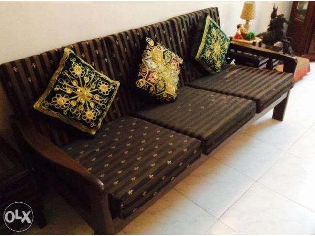 5 seater elegant wooden sofa set with high quality dunlop seat cushions Ghaziabad Buy Sell Used Products Online India SecondHandBazaar.in